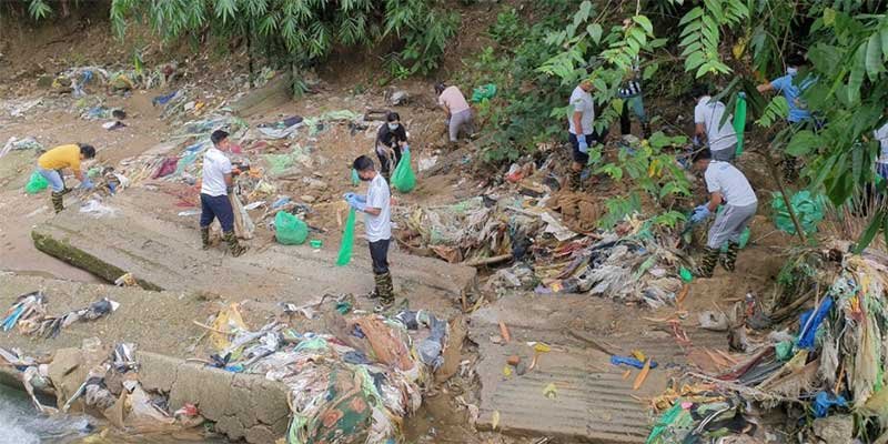 Itanagar: Youths unite to clean Yagamso River on Indigenous People’s Day